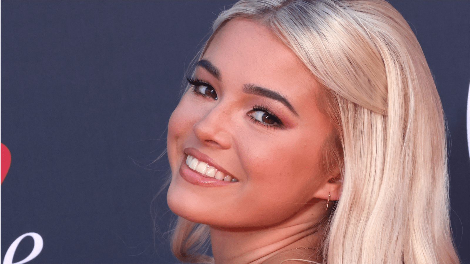 Livvy Dunne And Her LSU Teammates Shoot Hoops, Very Poorly