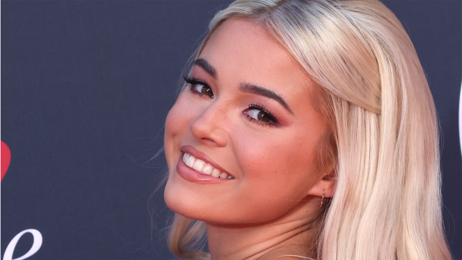 Livvy Dunne And Her LSU Teammates Shoot Hoops, Very Poorly