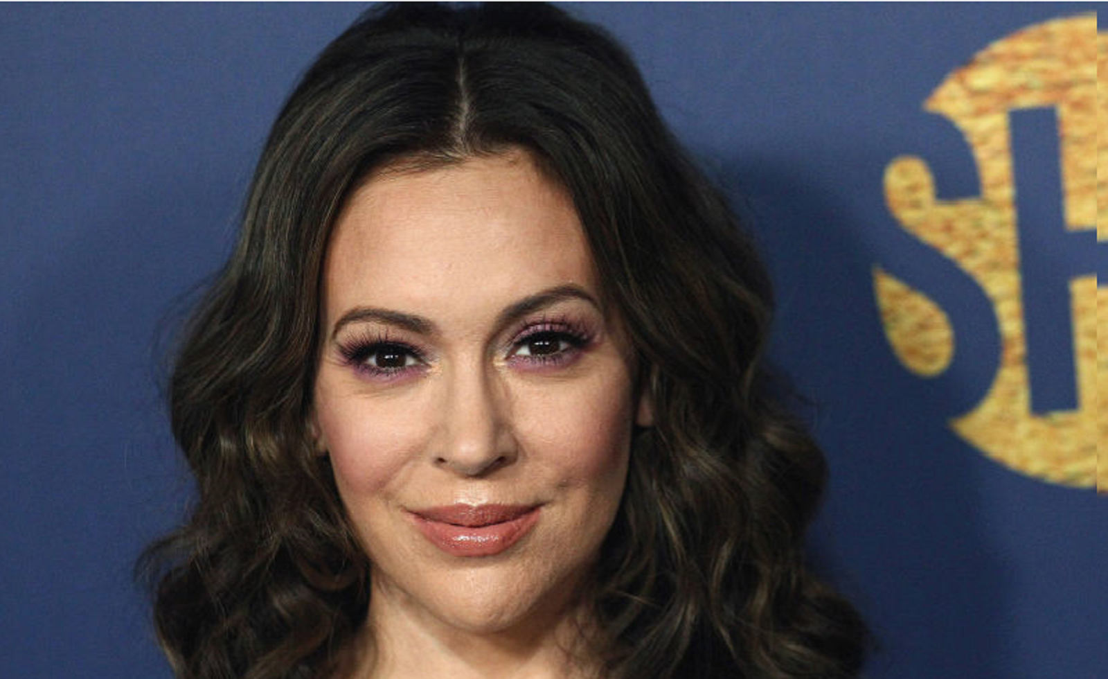 Alyssa Milano Under Fire For Starting GoFundMe To Pay For Son's Travel ...