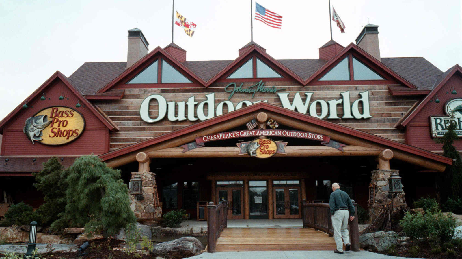 Absolute Legend Arrested For Skinny Dipping In Bass Pro Aquarium