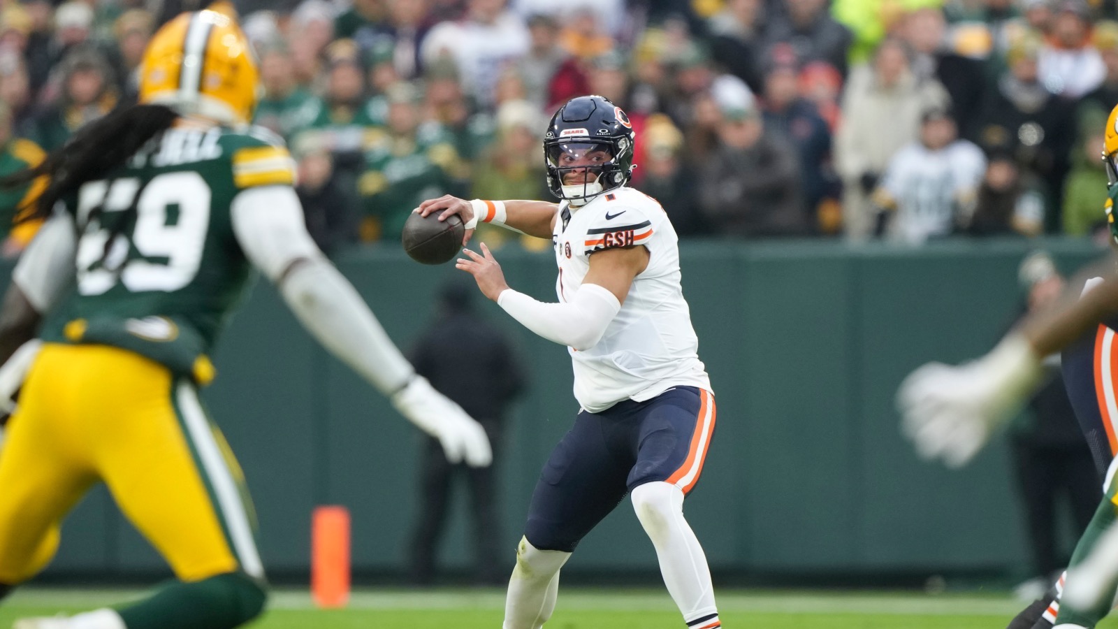 Packers LB Quay Walker Throws Shade On Justin Fields' Passing