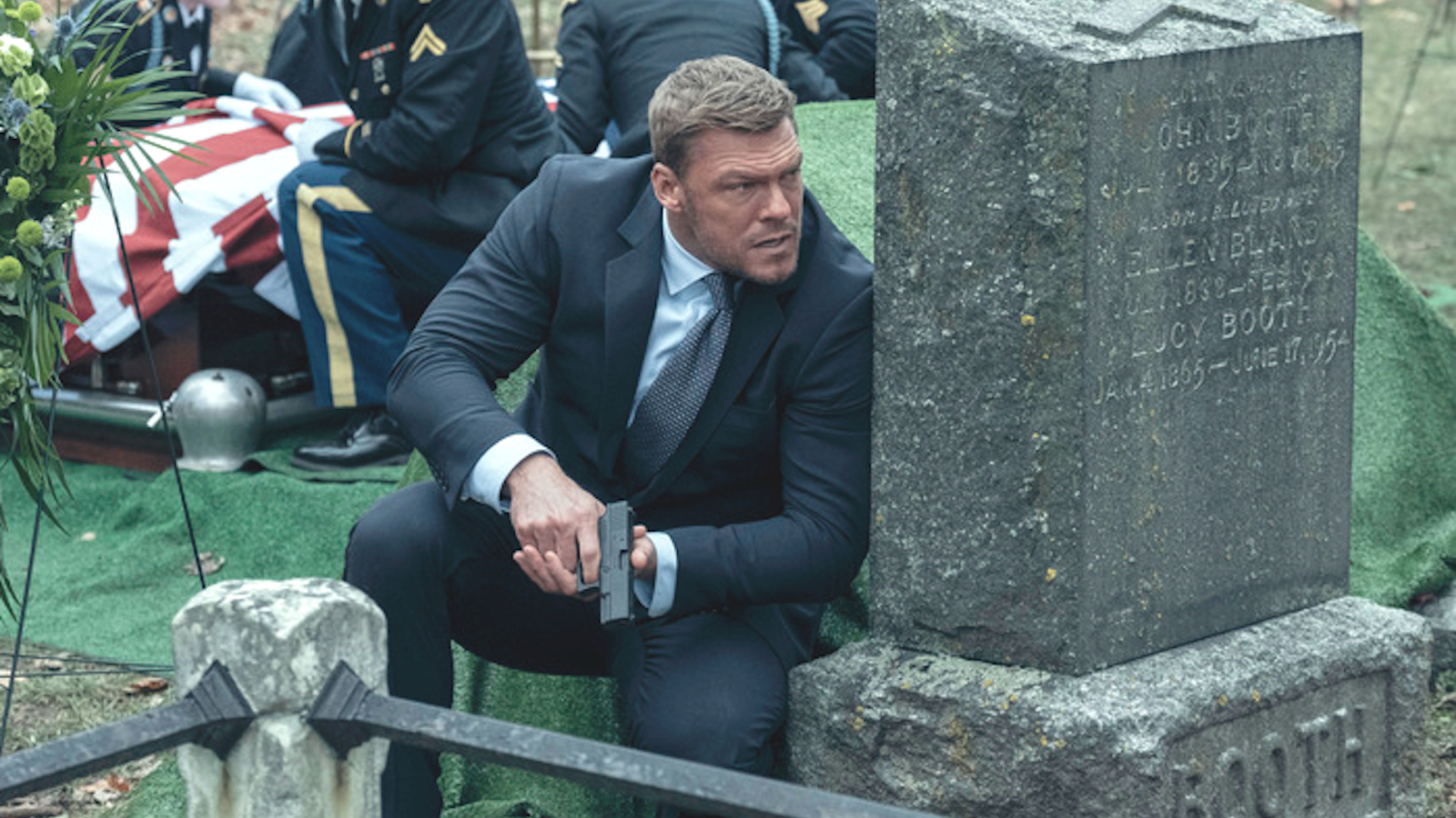 Alan Ritchson Almost Played Aquaman In 'Smallville' Spinoff