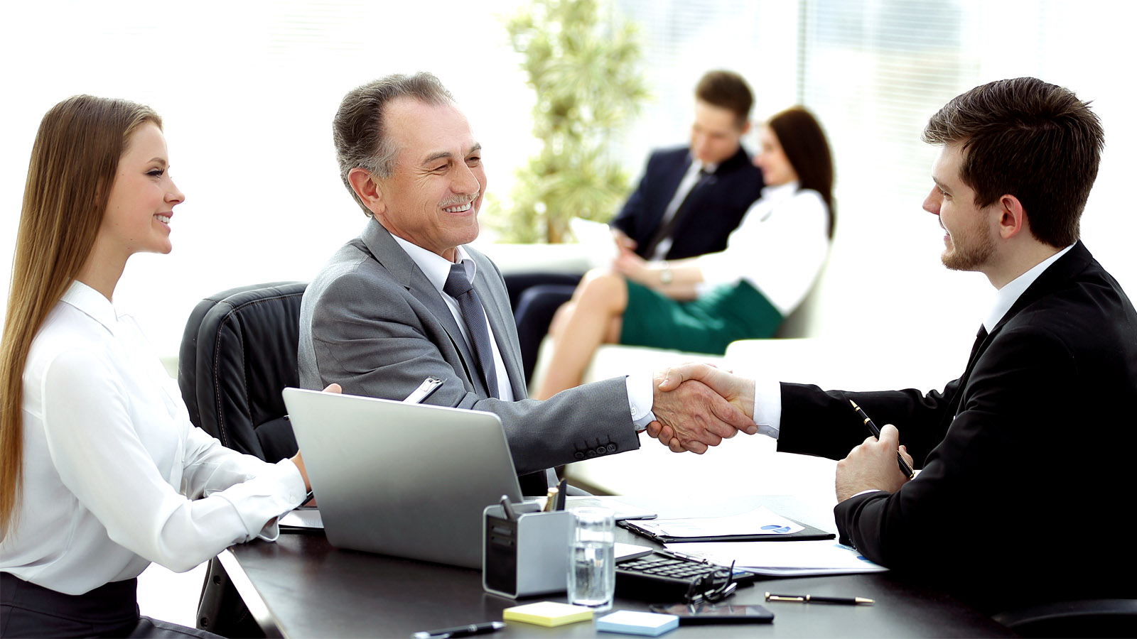 Gen Z's Are Bringing Their Parents With Them To Job Interviews