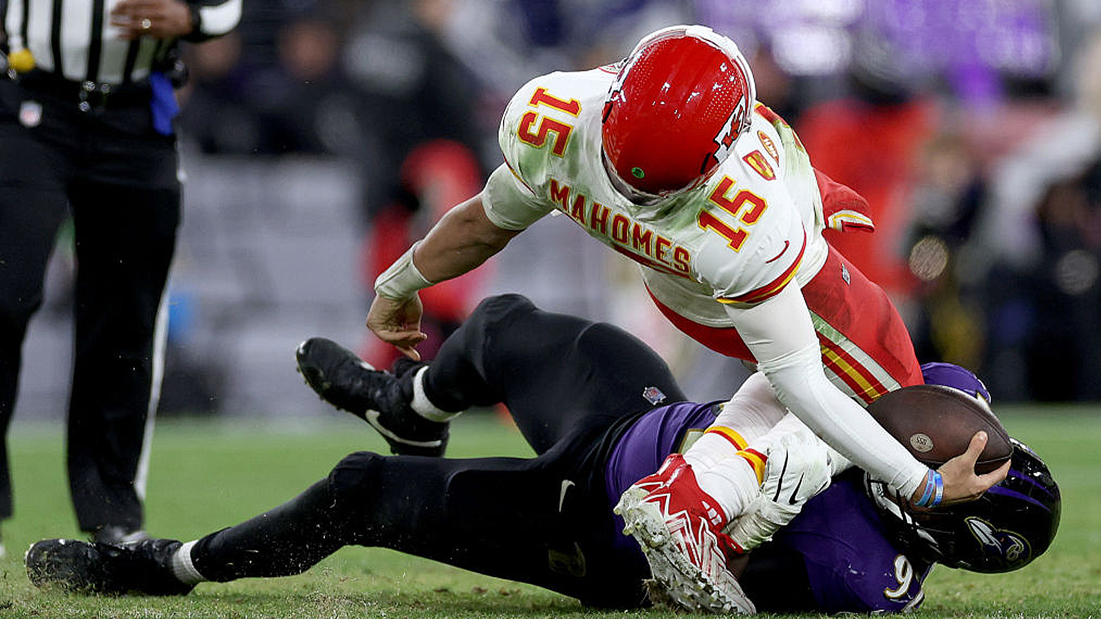 Patrick Mahomes' Bizarre Workouts Keep Him Safe On Nasty Hit