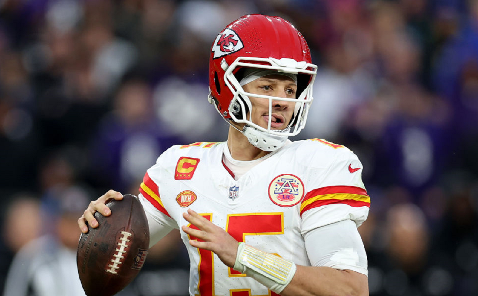 Shirtless Patrick Mahomes 'Dad Bod' Photo Goes Viral During Latest ...