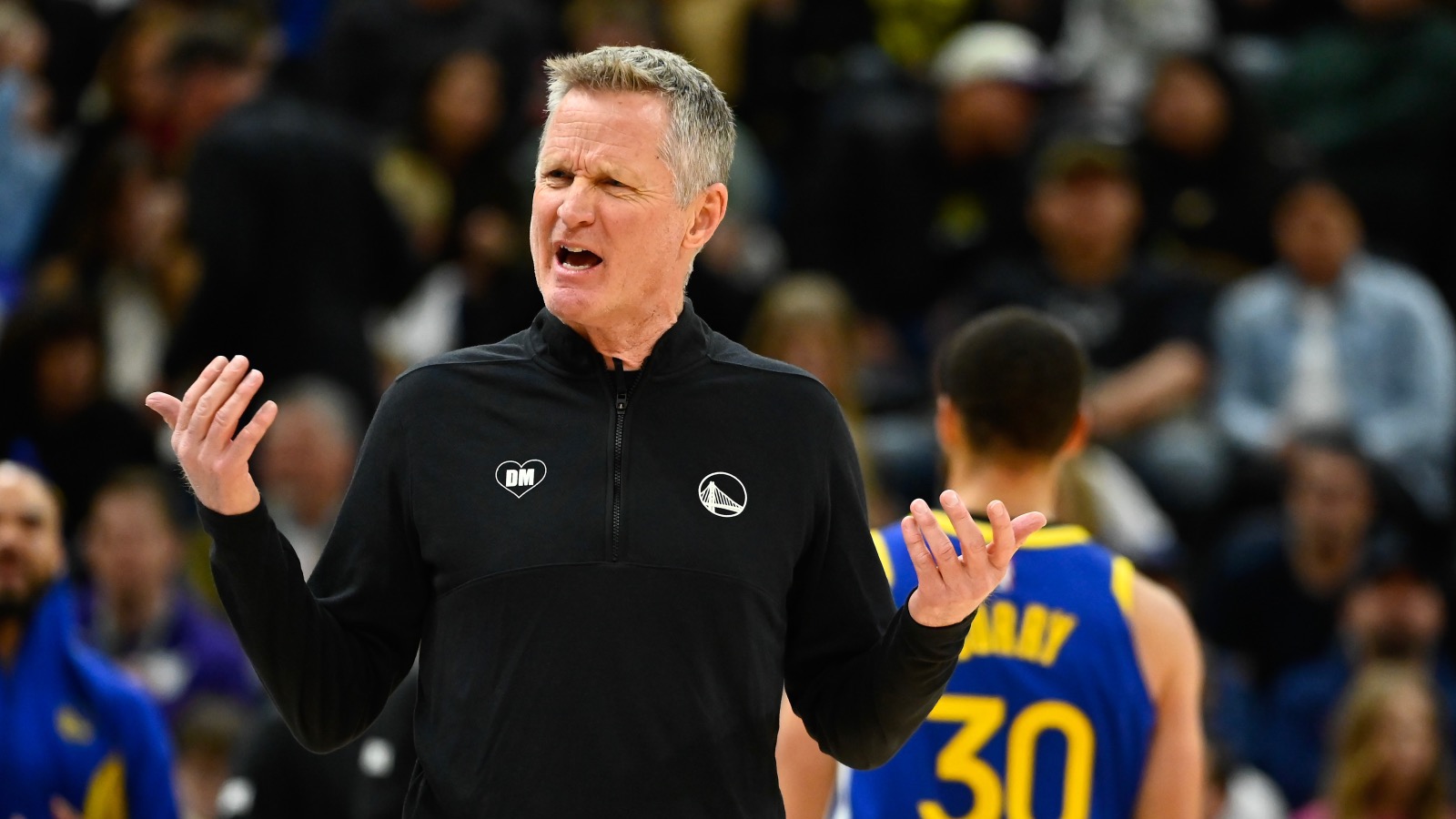 Roger Federer Accidentally Gets Picture With Steve Kerr Lookalike