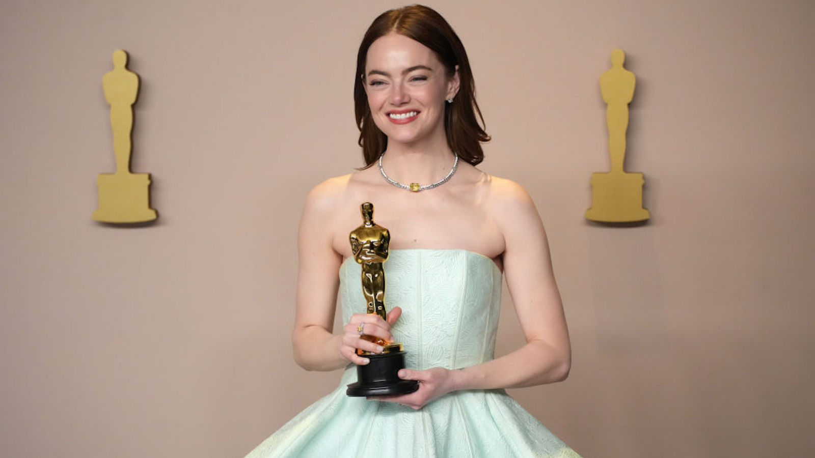 Oscar Cameras Catch Emma Stone Calling Jimmy Kimmel A Slur