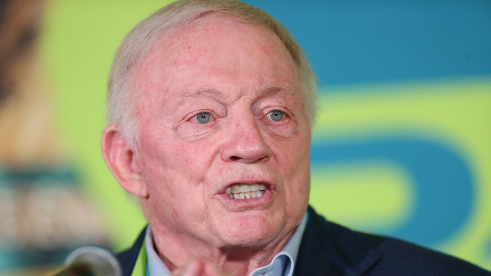 Jerry Jones' Ridiculous Notes At NFL's League Meetings Go Viral