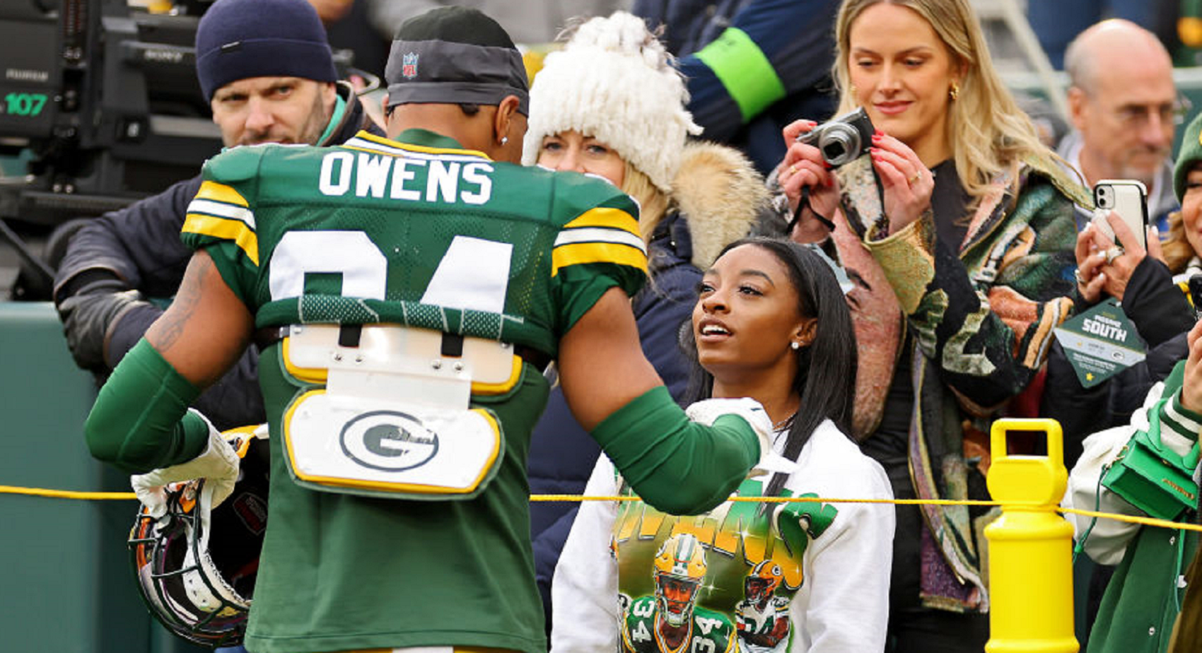 Simone Biles Dunks On Green Bay After Husband Jonathan Owens Signs With ...