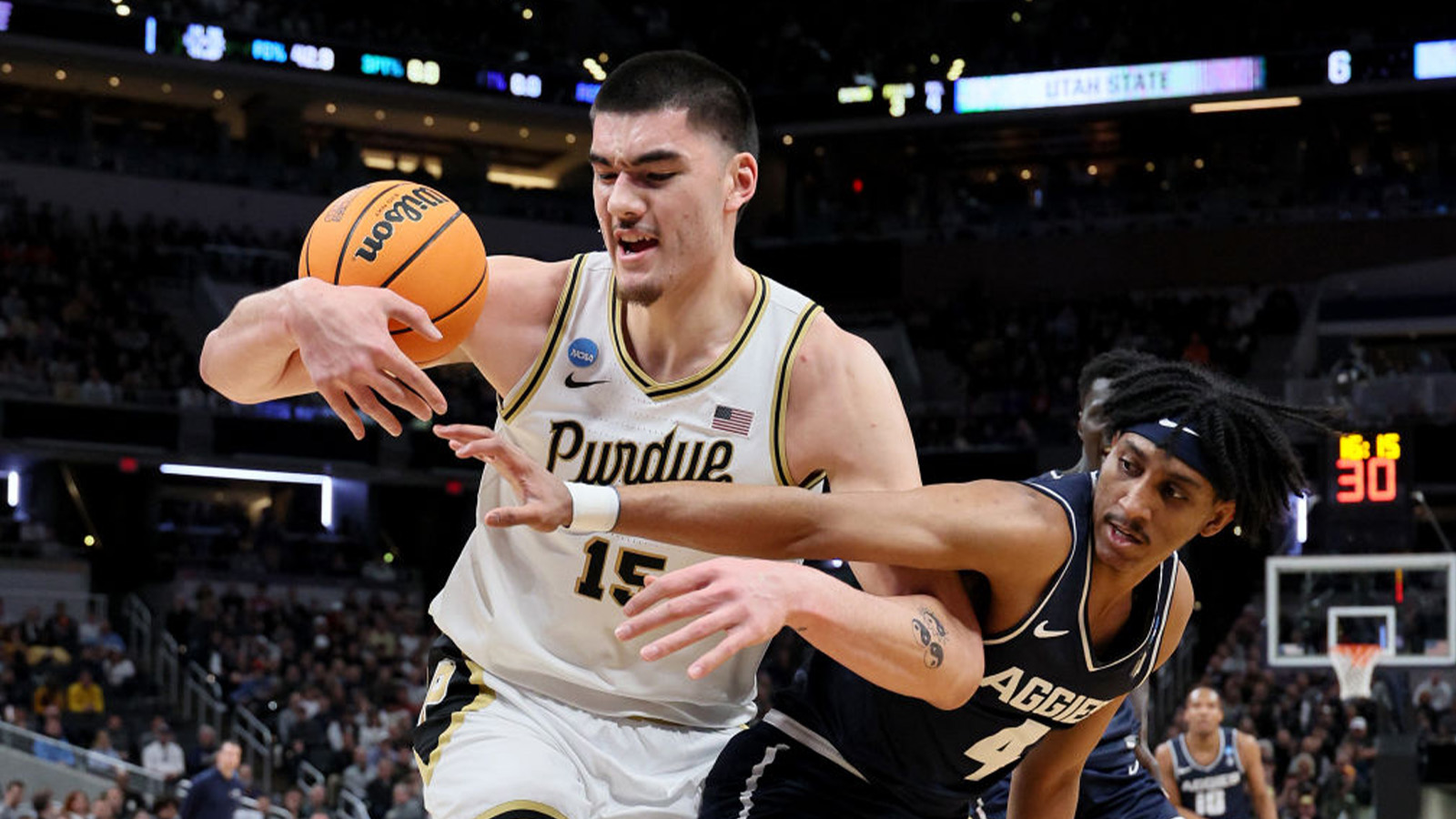 Zach Edey Gets Away With Obvious Fouls As Refs Look Other Way