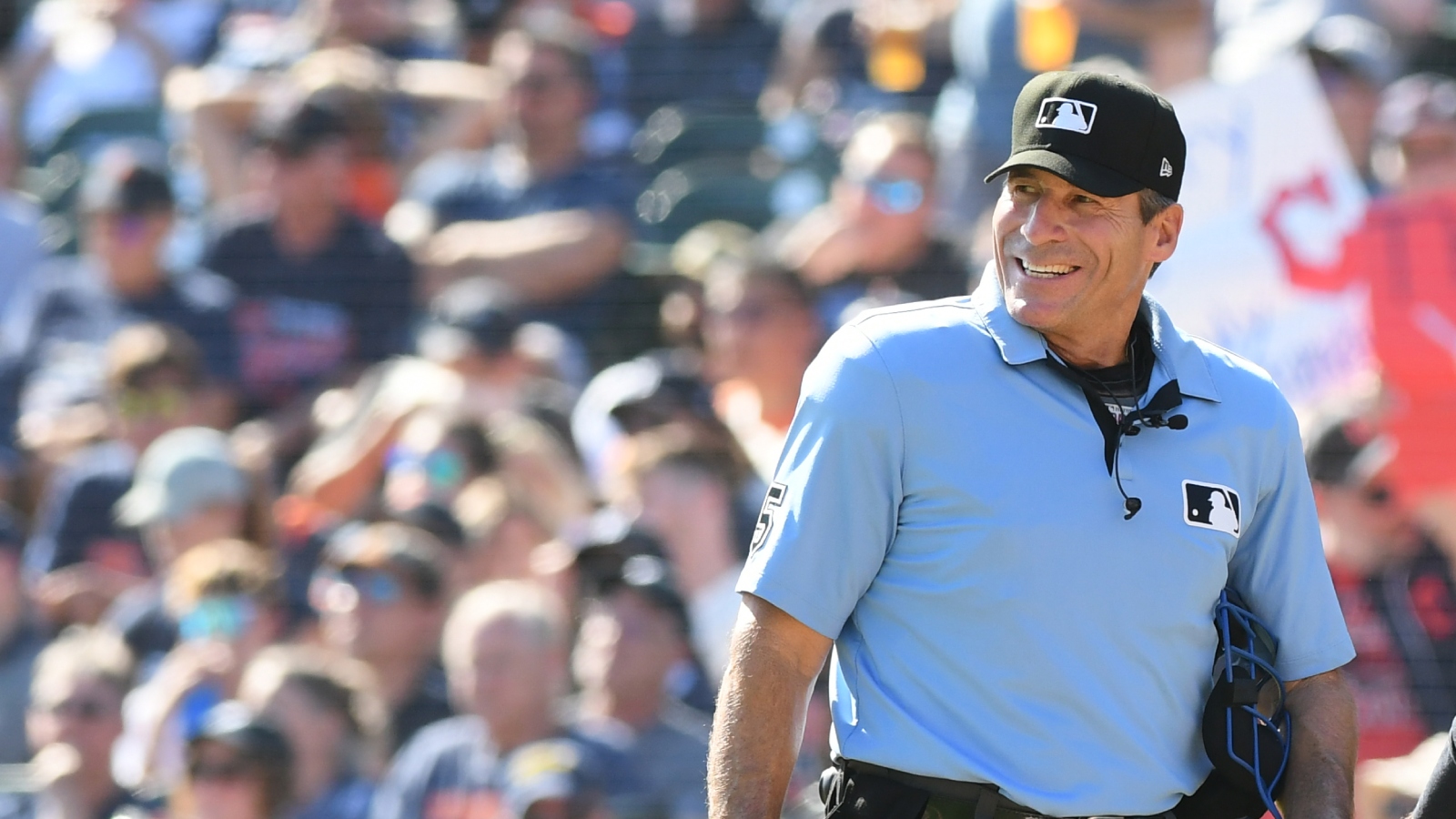 'Angel Hernandez Sucks' Chants Rain Down At Yankee Stadium