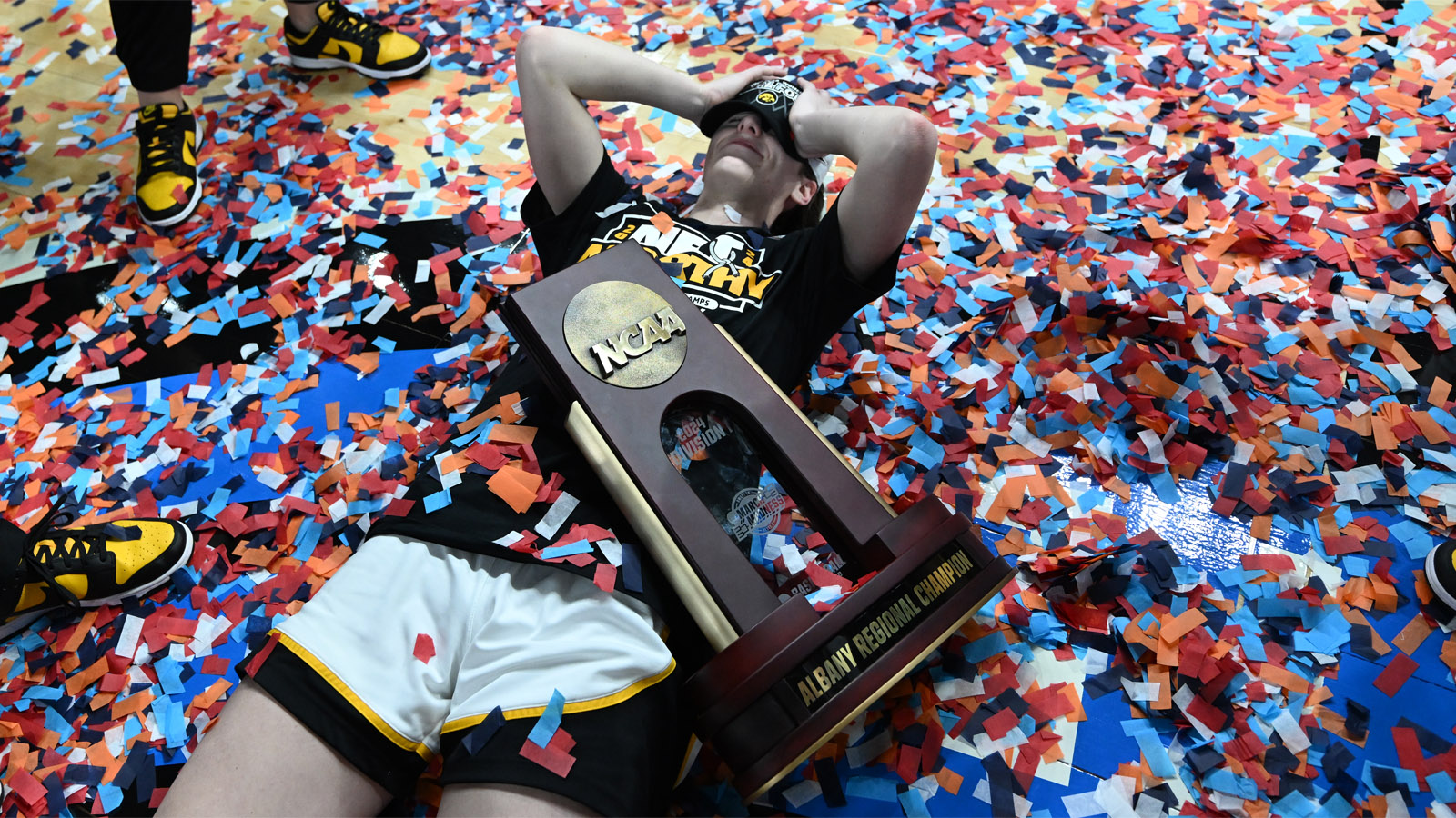 Geno Auriemma Hilariously Heaps Praise On Caitlin Clark