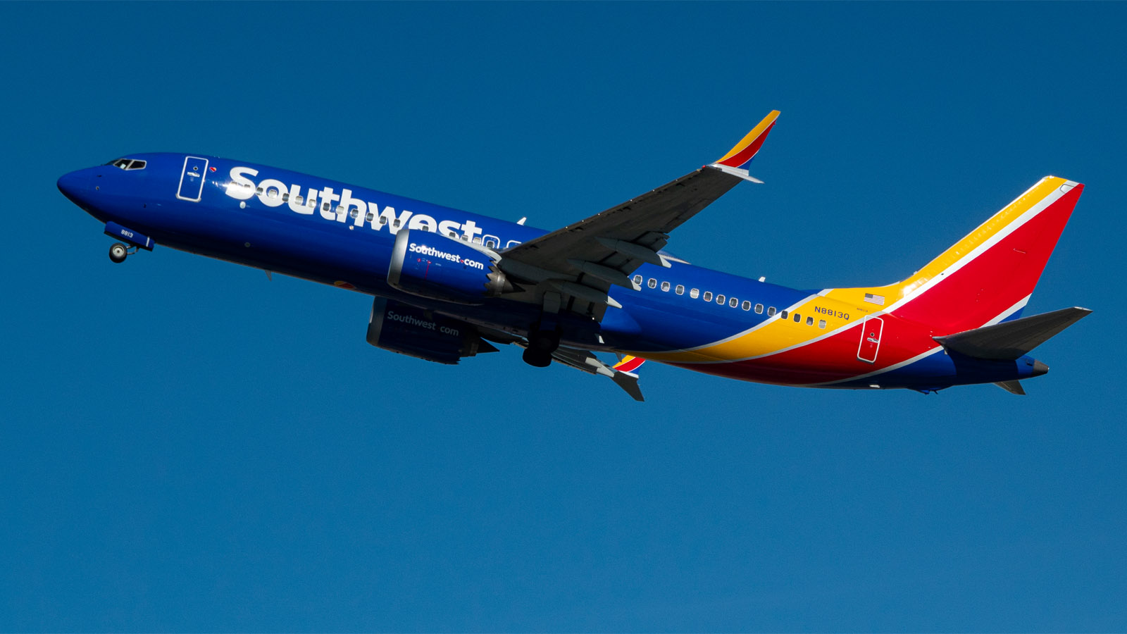 Terrifying Passenger Videos Show Engine Cover Ripping Off Boeing Plane ...