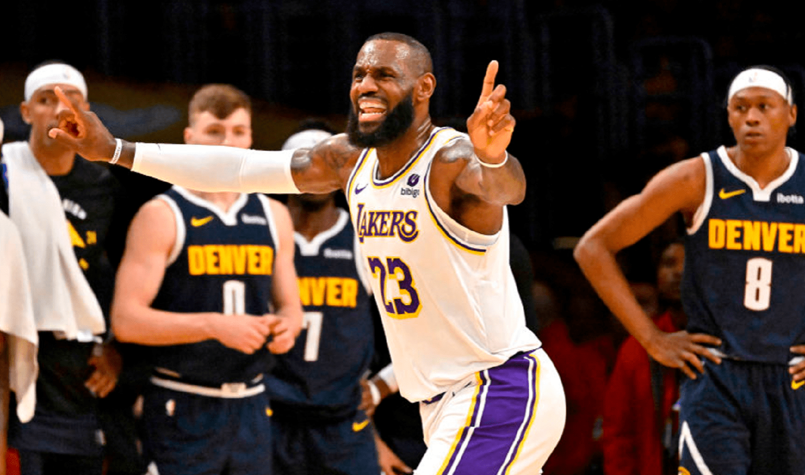 Heated LeBron James Loses His Mind And Yells At Lakers Coach Darvin Ham ...