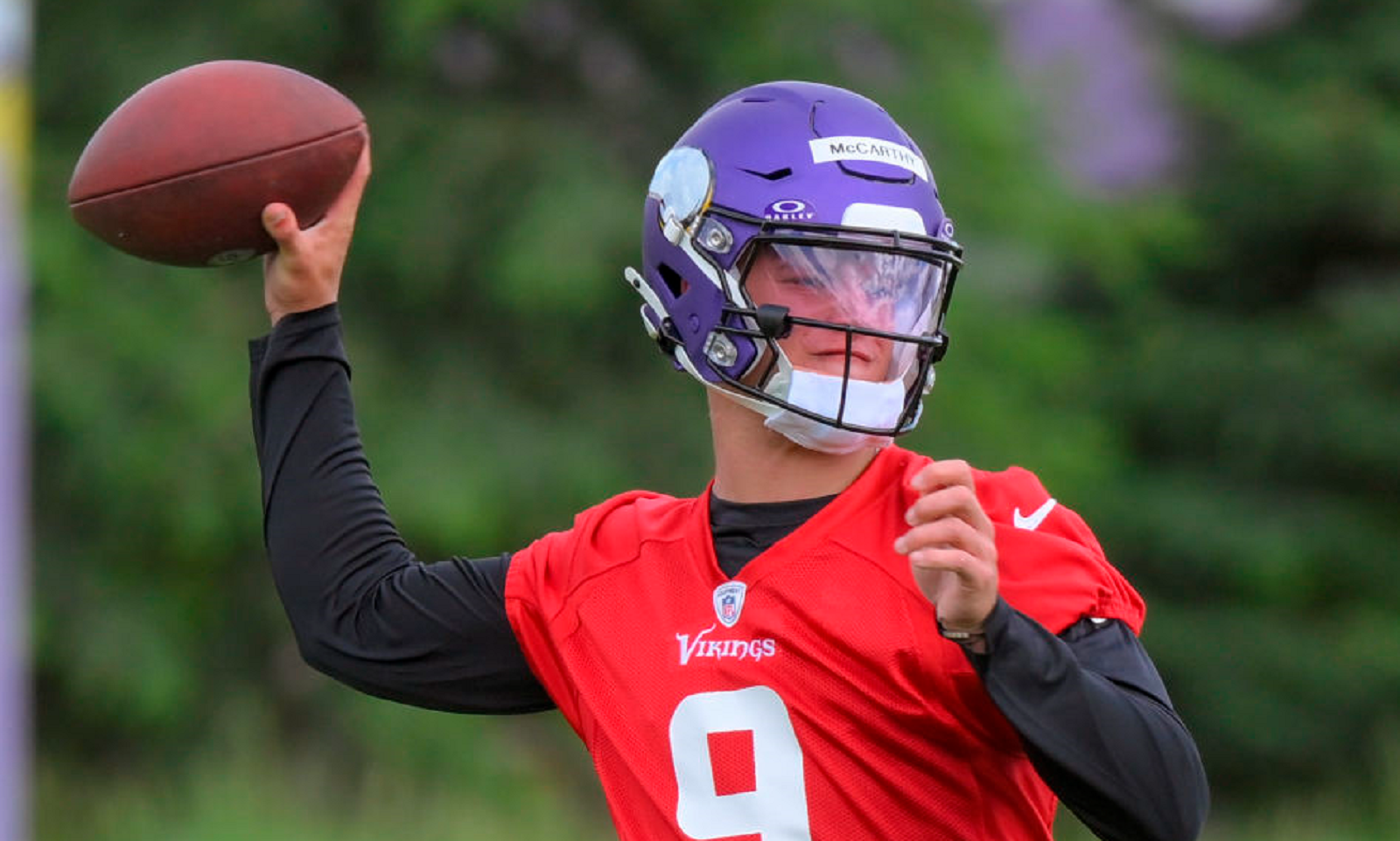 JJ McCarthy's Terrible Throw To Wide Open Receiver In First Practice ...