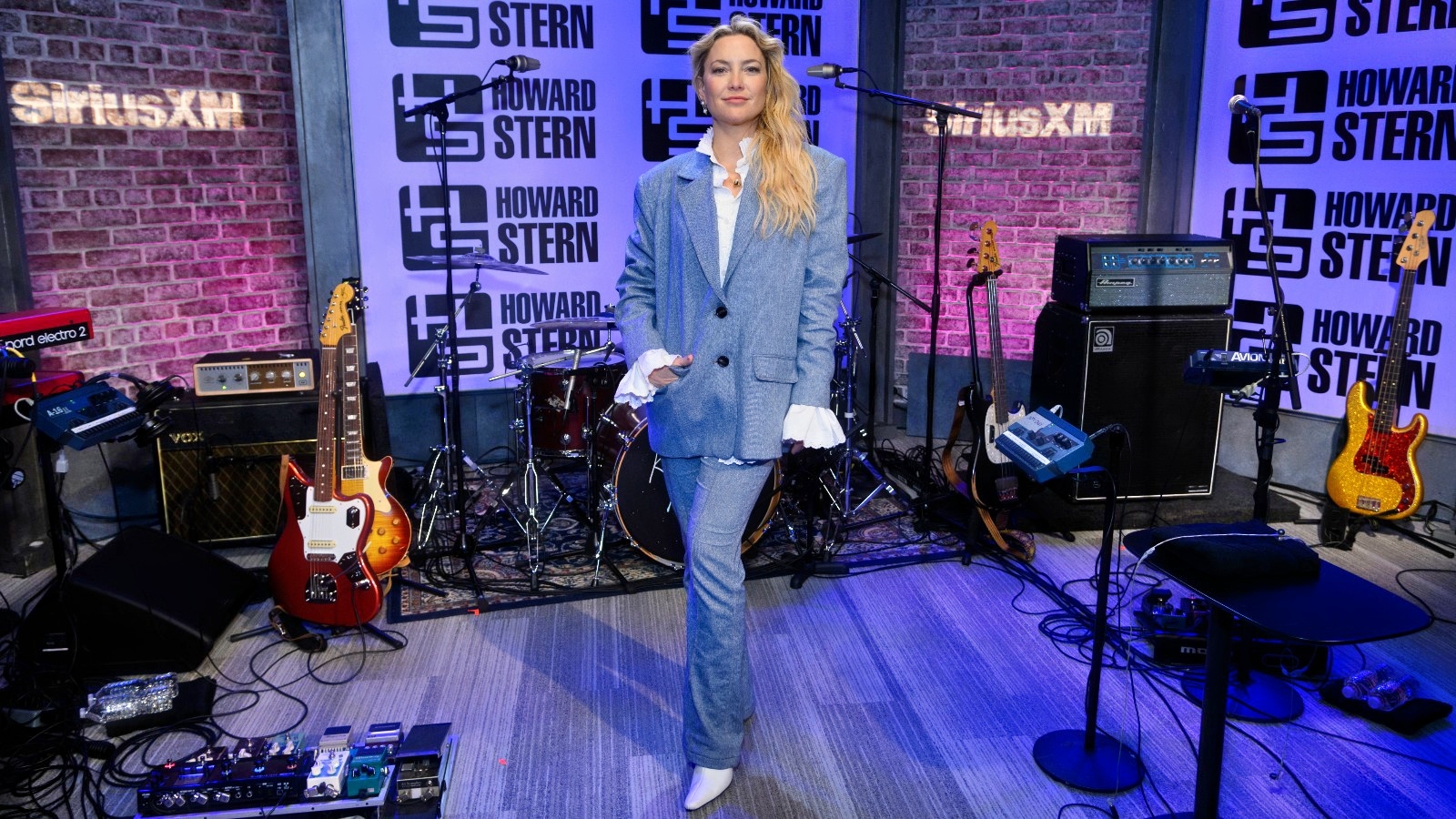 Kate Hudson Sings 'Gonna Find Out' Off Her New Album