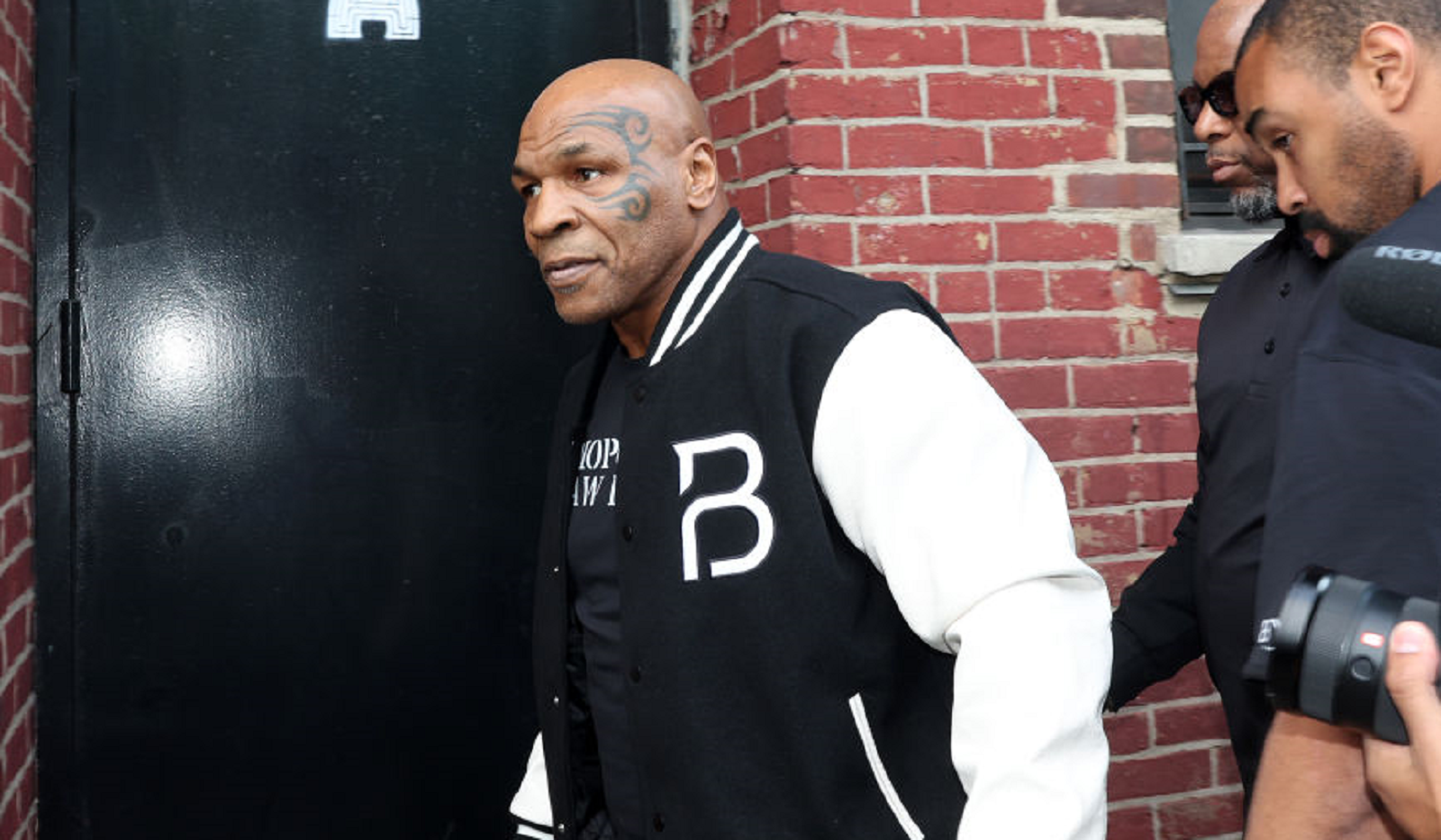Mike Tyson Snaps At Reporter Who Called Him A '58-Year-Old Gimmick' At ...