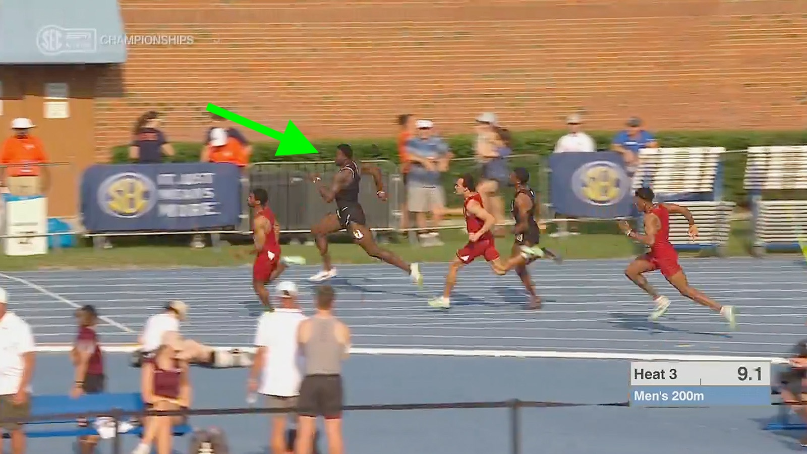 South Carolina's 6'5, 245lb WR Dwarfs And Dusts SEC Track Stars