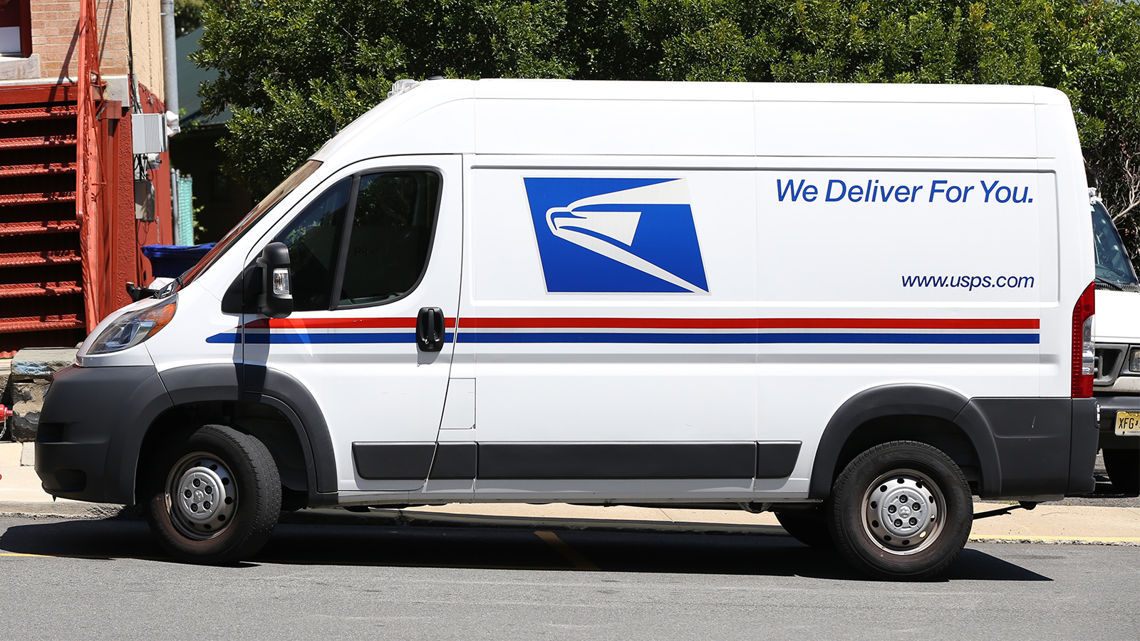 USPS Van Pulled Over For Racing Mustang At Over 100 MPH