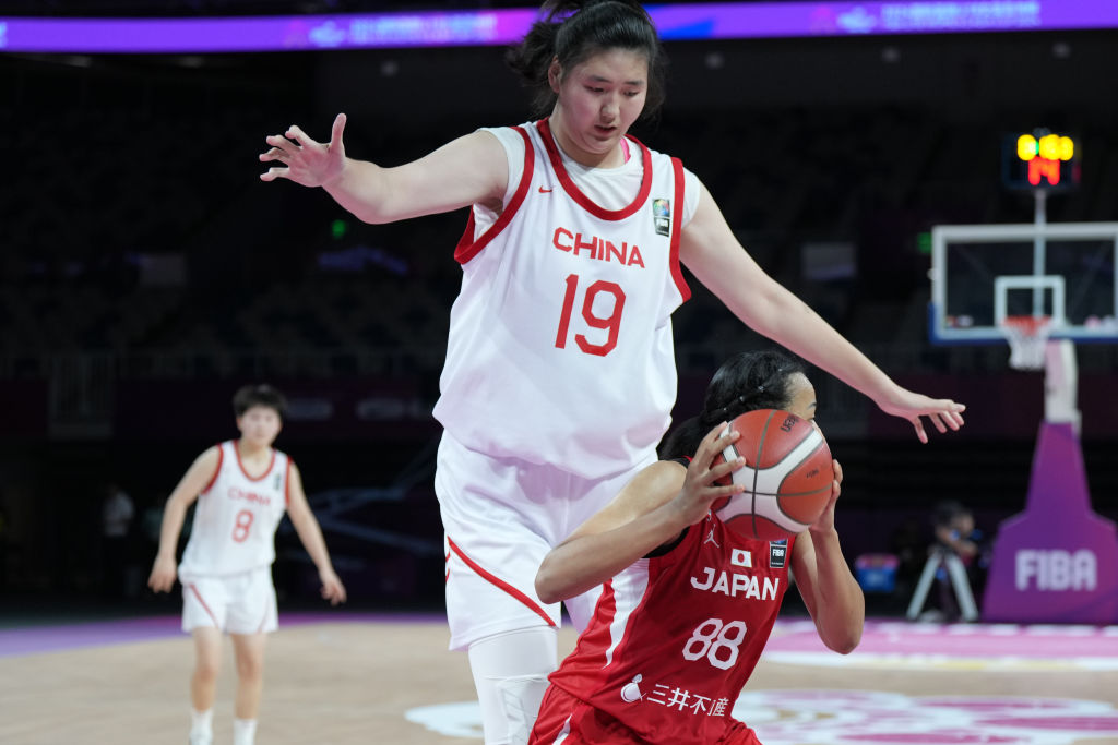 World's Tallest Basketball Player Dominates Asia As 17-Year-Old