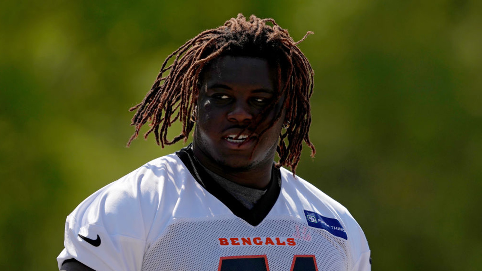 Massive NFL Lineman Make 5'10, 215lb Running Back Look Tiny