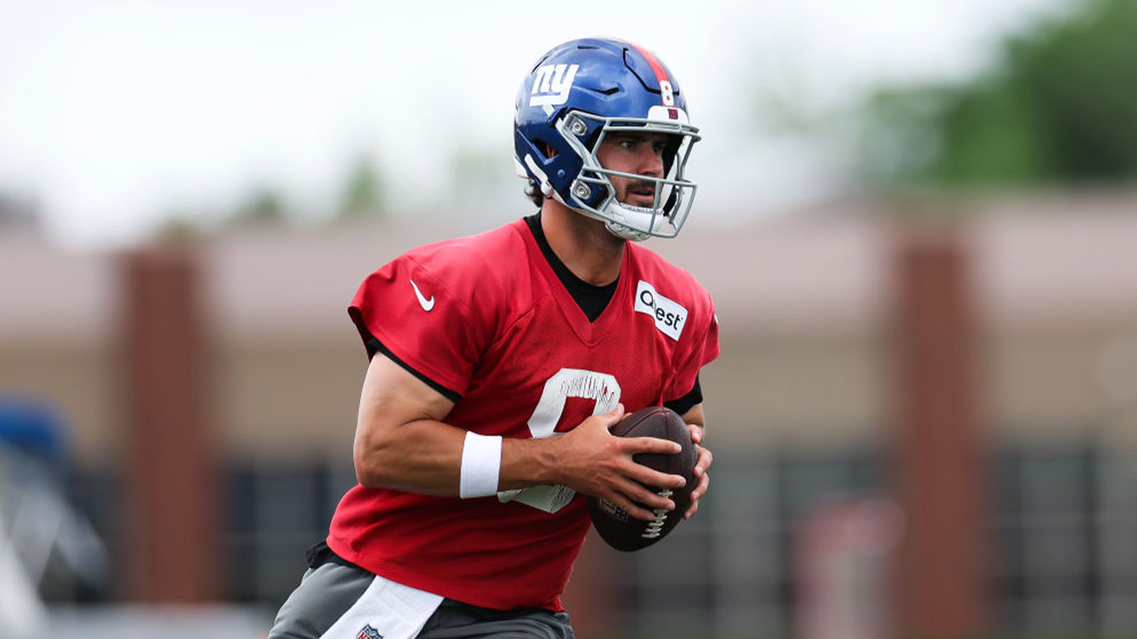Daniel Jones Looks Jacked And Ready For Comeback At Workout