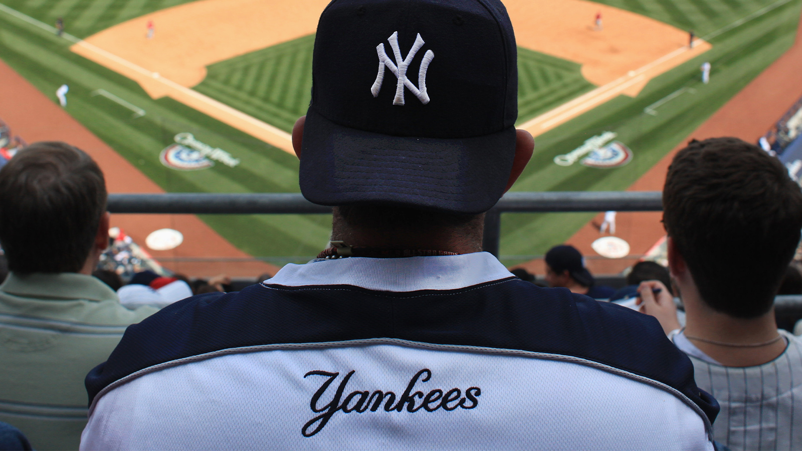 Yankees Fan Throws Home Run Ball Back To Pitcher's Mound
