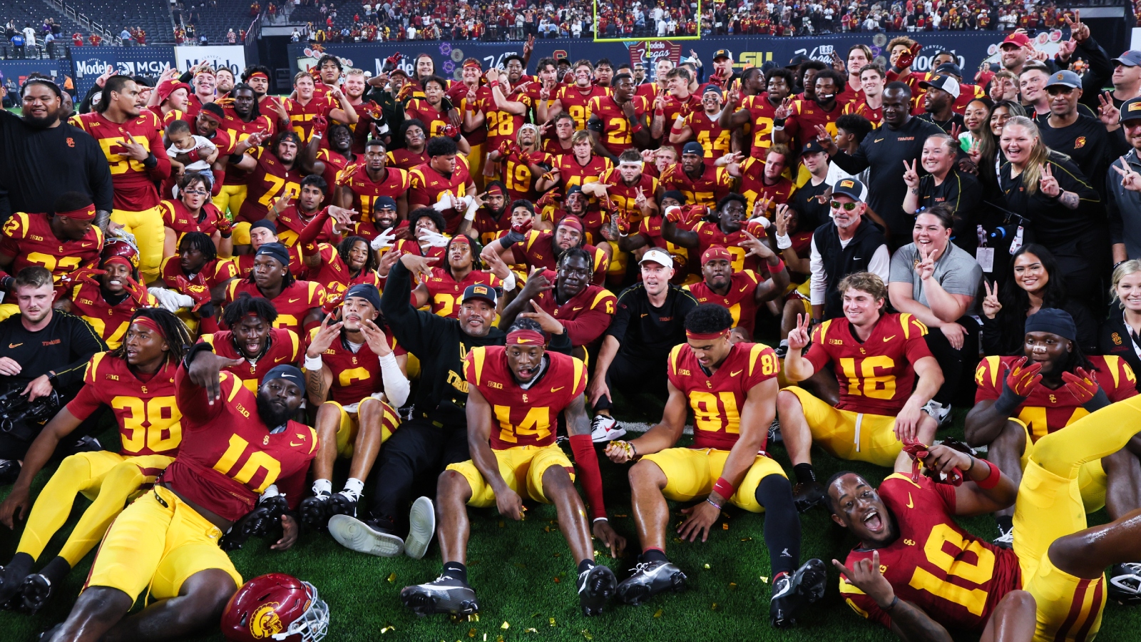 USC Trolls LSU Over Controversial TD Celebration