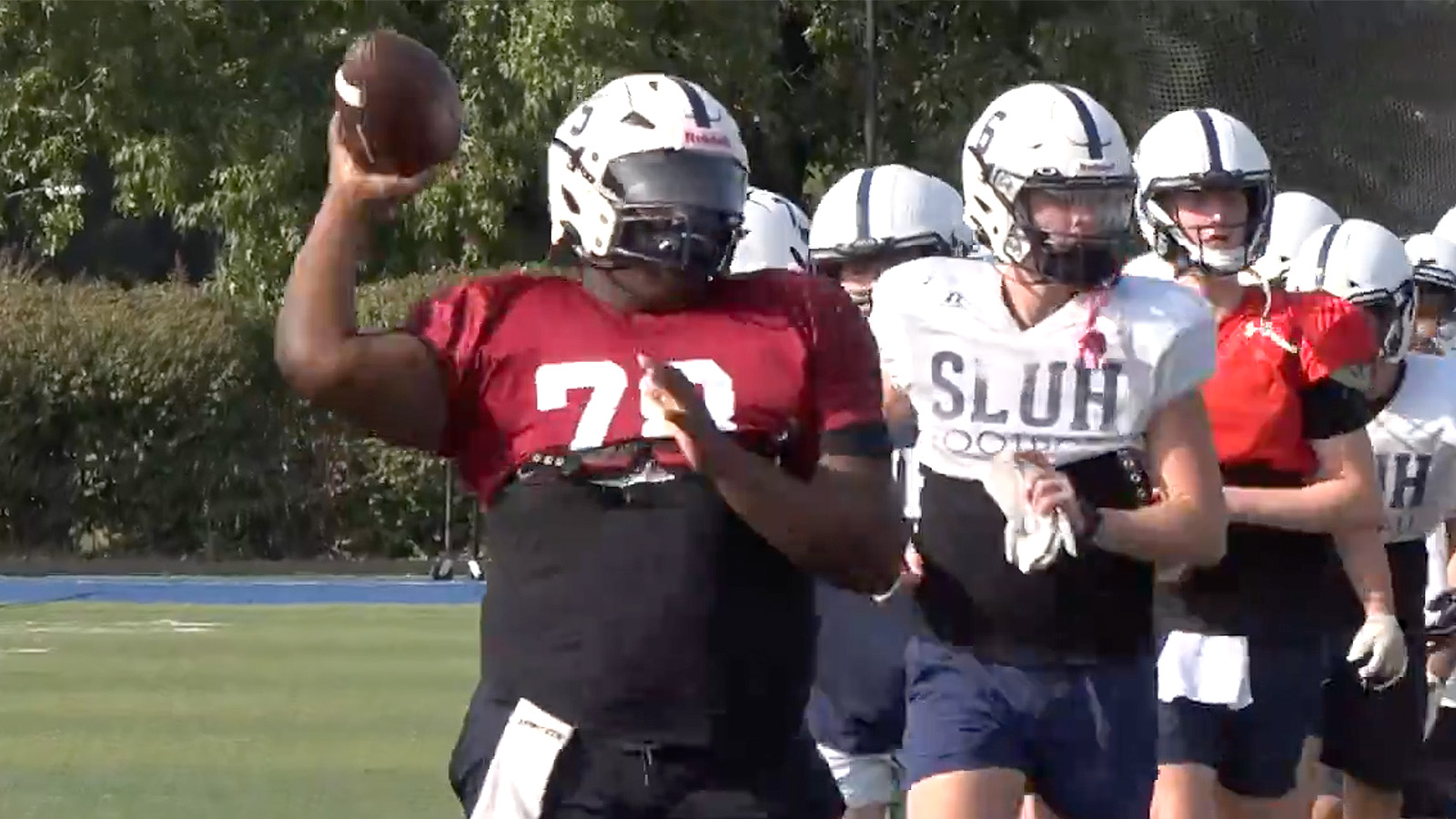 285-Pound High School Quarterback Eats Defenses For Breakfast