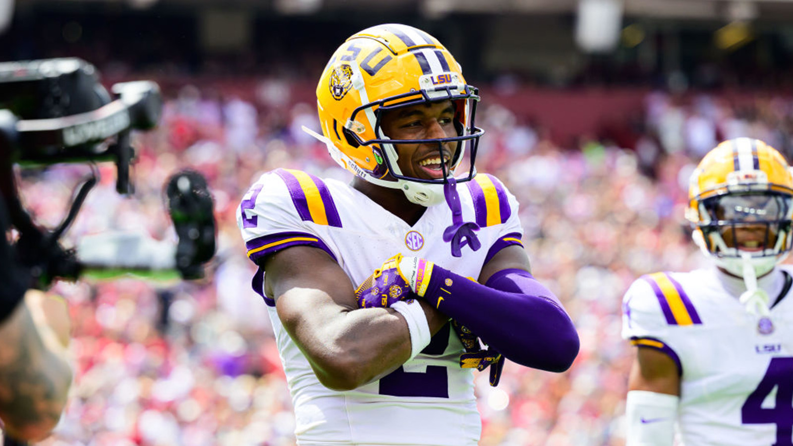 LSU's Star Wide Receiver Can't Stop Celebrating With Fake Guns