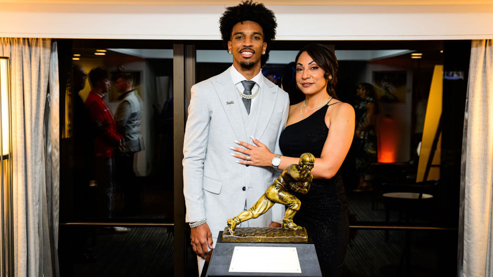 QB Jayden Daniels Mom's Form-Fitting Pregame Outfit Goes Viral