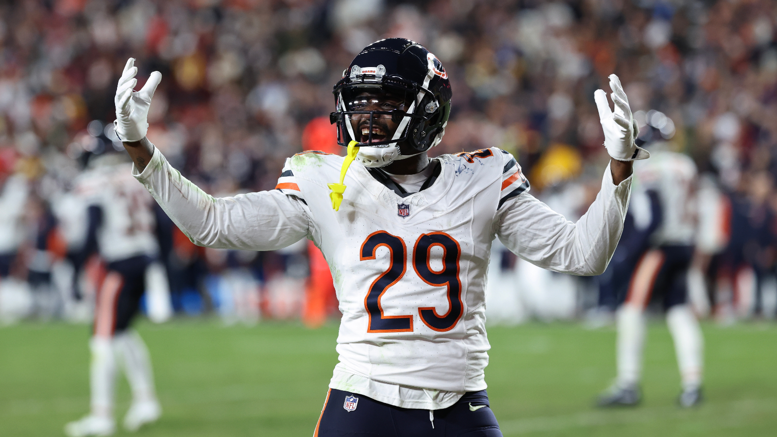 VIDEO: Bears Player Was Trash Talking Washington Fans During Hail Mary