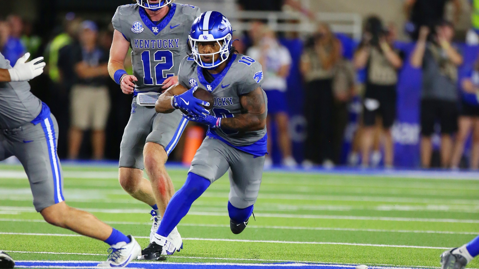 Kentucky Football Coach Blames RB's Low Usage On Refusal To Tie Shoes