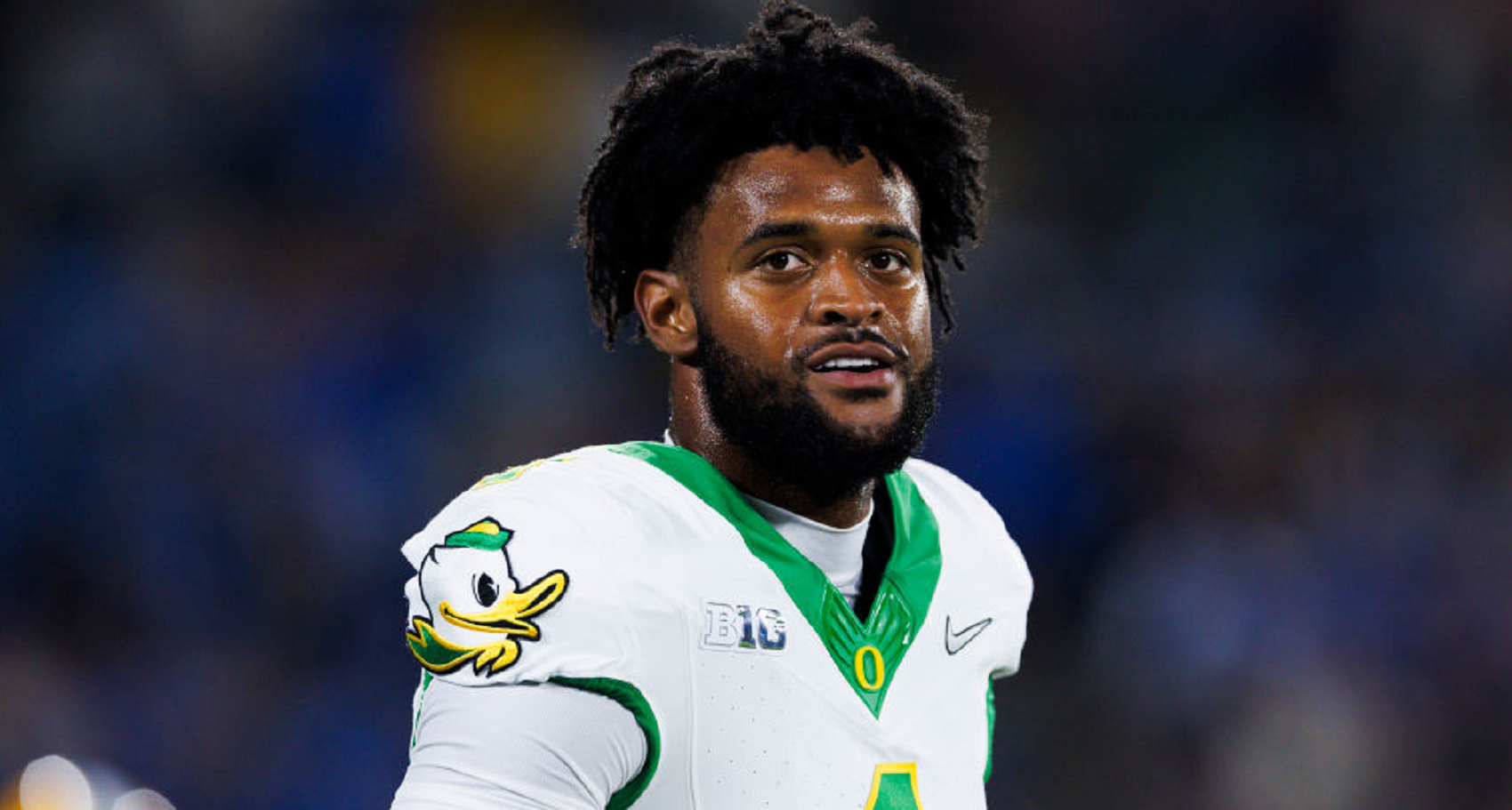 Oregon Player Ejected For Disgustingly Spitting In Ohio State Player's ...