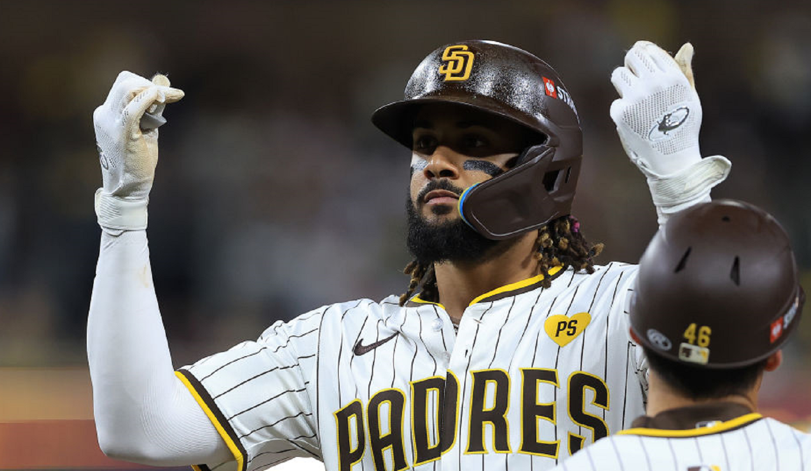 Dodgers Fans Throw Bottles At Fernando Tatis Jr. & He Responds By ...