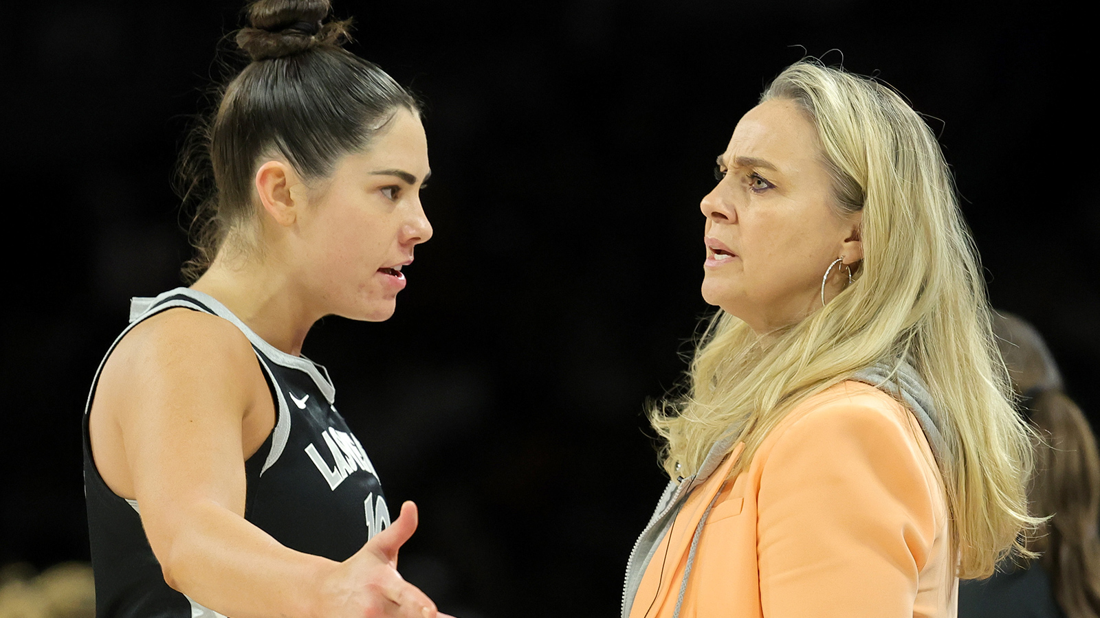 Becky Hammon Ripped Into Kelsey Plum On Bench During Loss