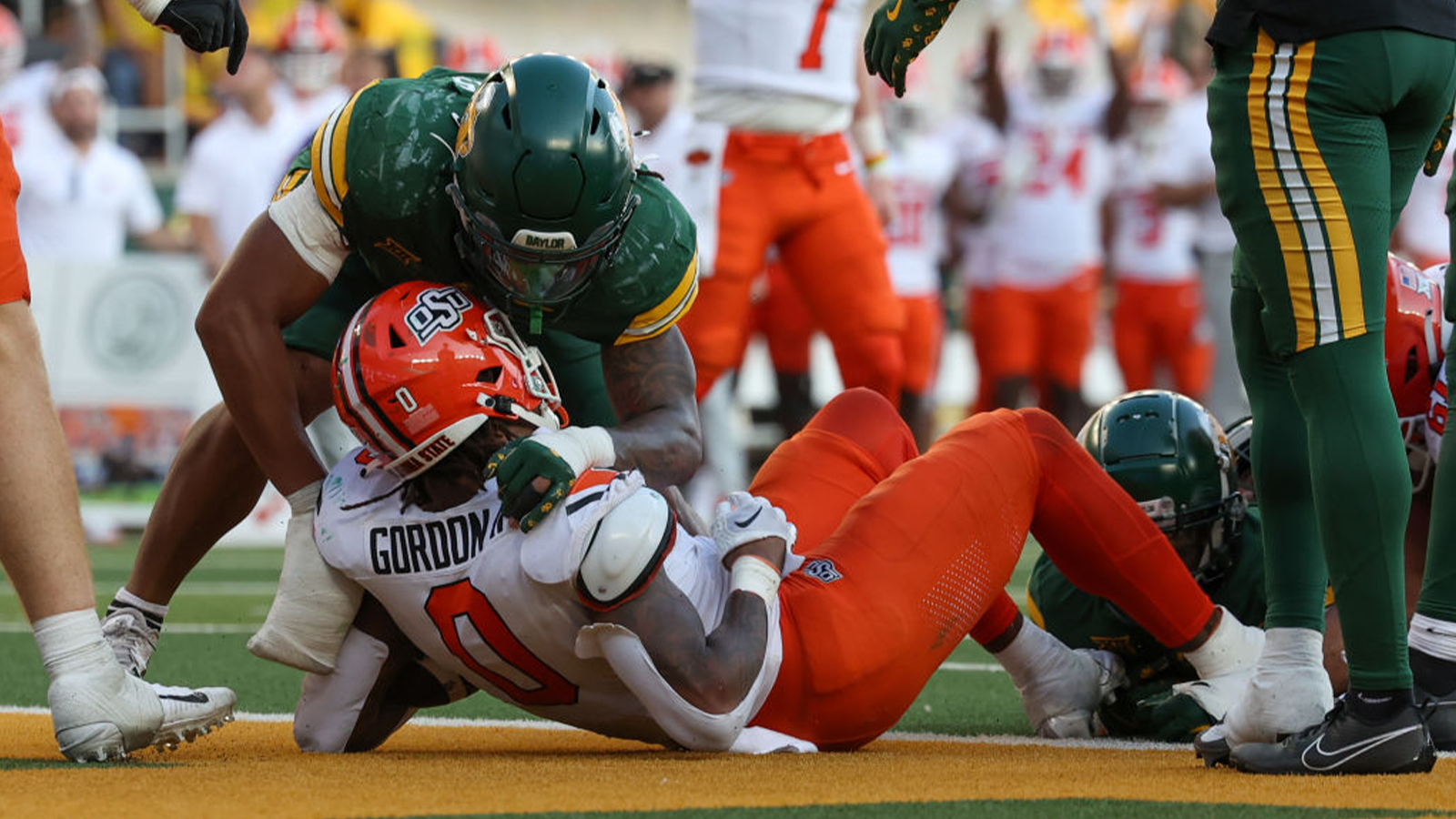 New Video Shows Ollie Gordon Try To Fight Baylor After Losing