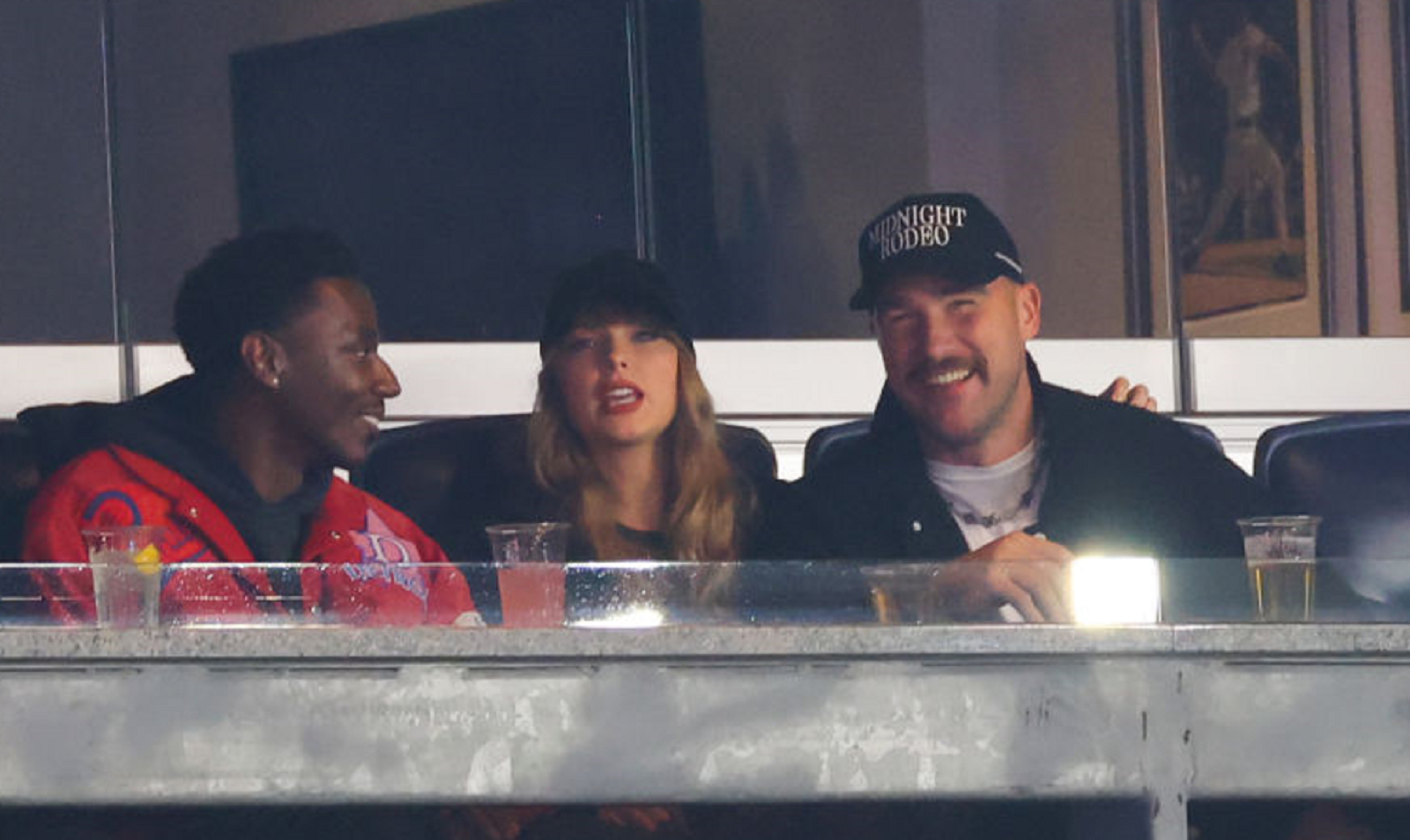 Travis Kelce Reacts To Backlash For Smiling With Taylor Swift After ...