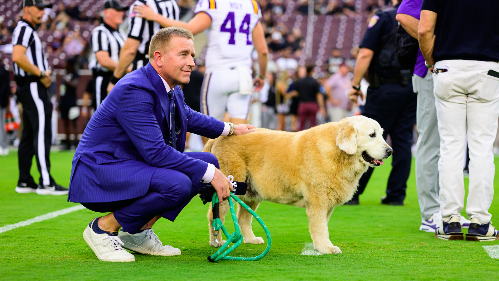 Kirk Herbstreit Introduces New Dog To College GameDay Crowd