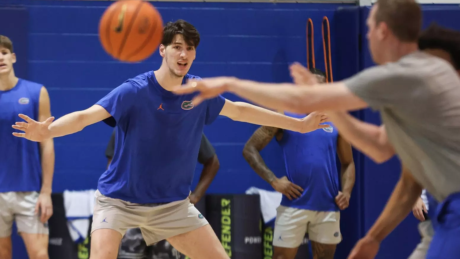 World's Tallest Basketball Player Barely Fits On Florida's Bench