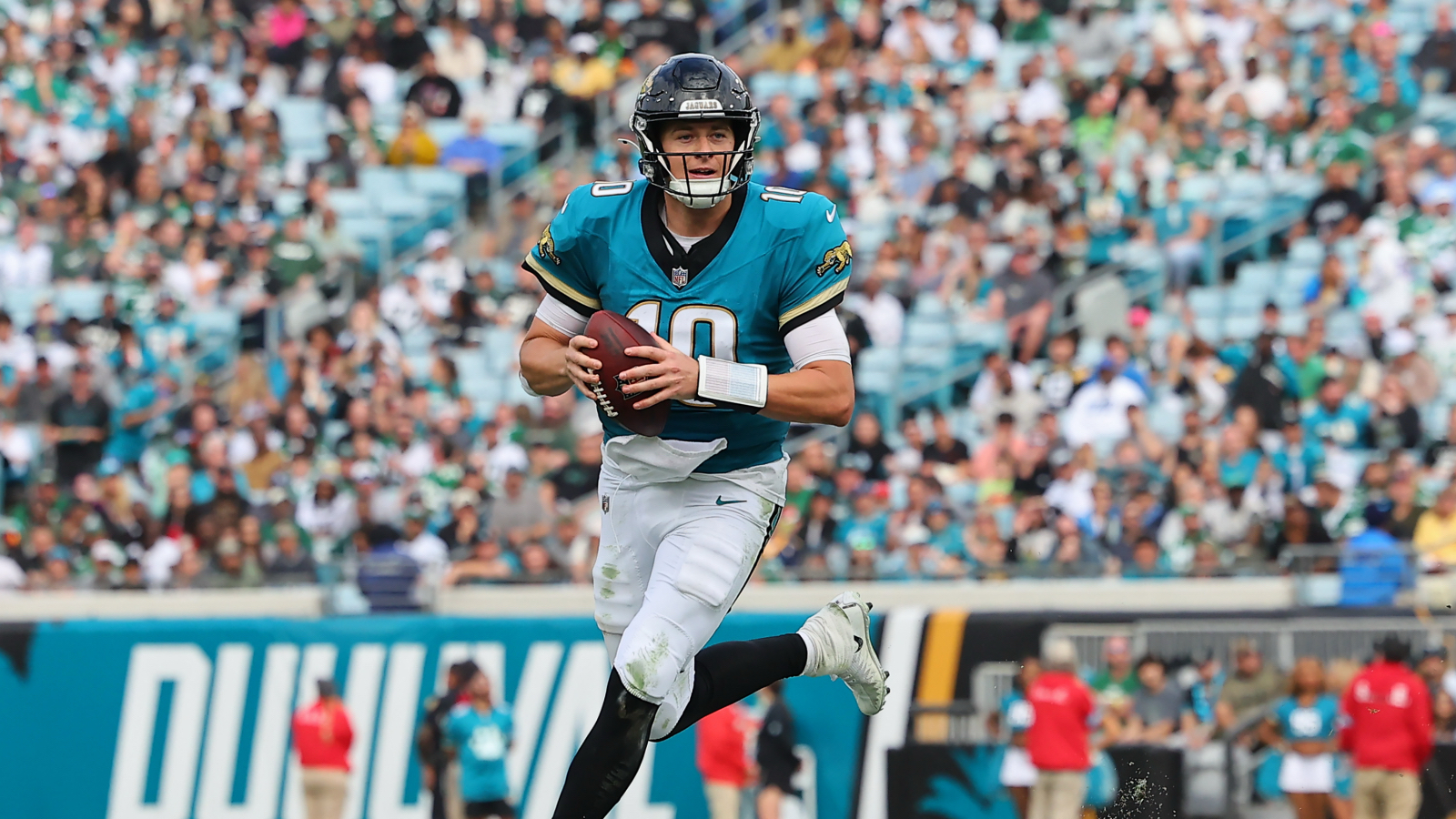 Jaguars Quarterback Mac Jones Hits 'The Rizzler' Celebration