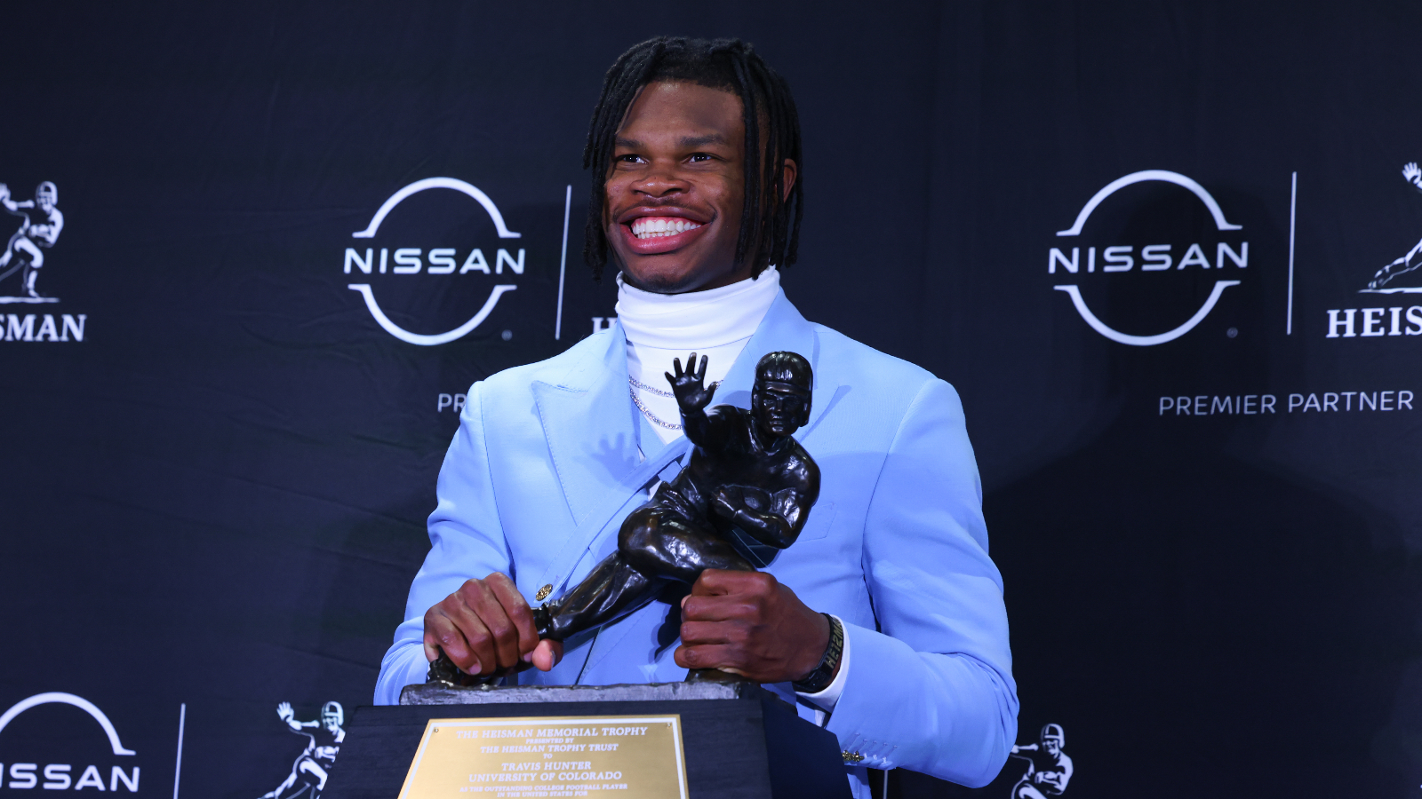 Travis Hunter's Father Shares Emotional Reaction To Son Winning Heisman
