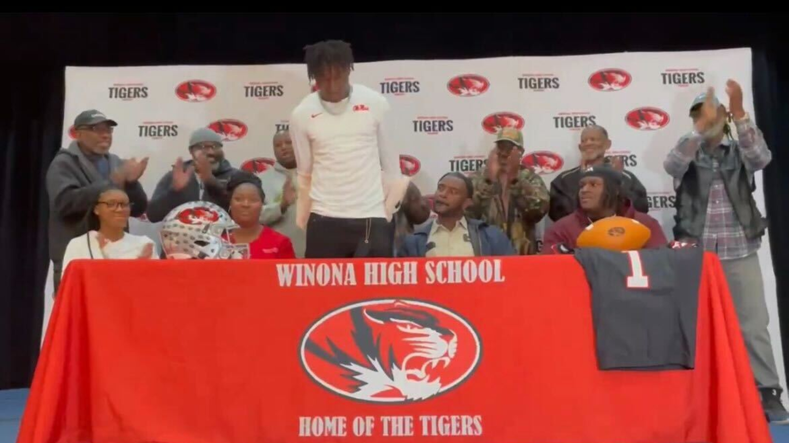 Four-Star OL Tyler Lockhart Forced To Pick Miss. State Over Rival Ole Miss