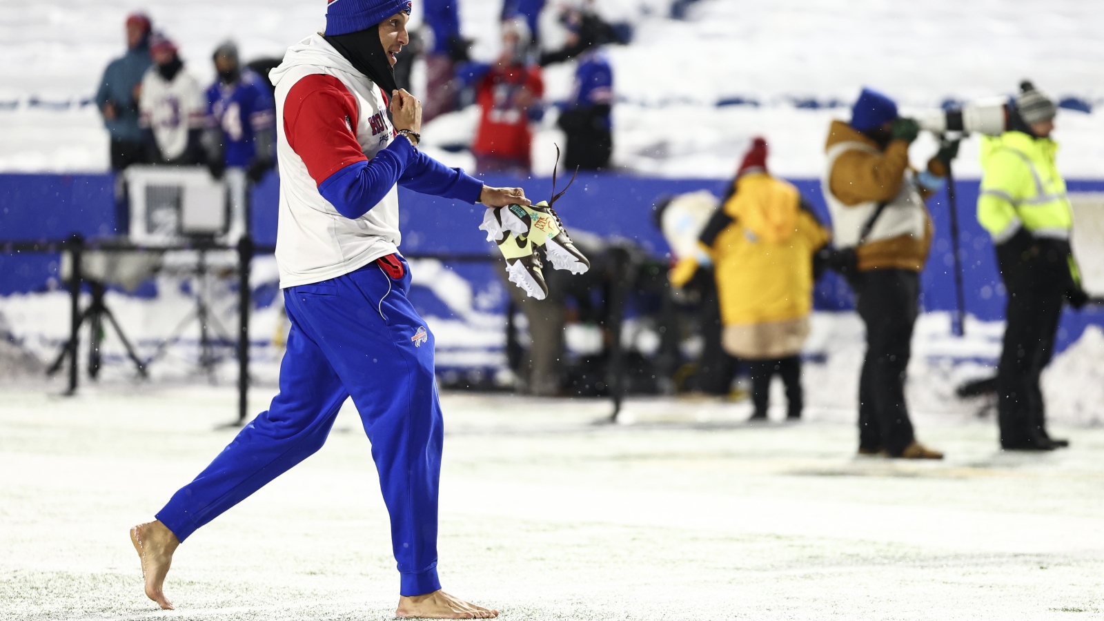 Mack Hollins Showed Up To Snow-Filled Bills Stadium Shoeless