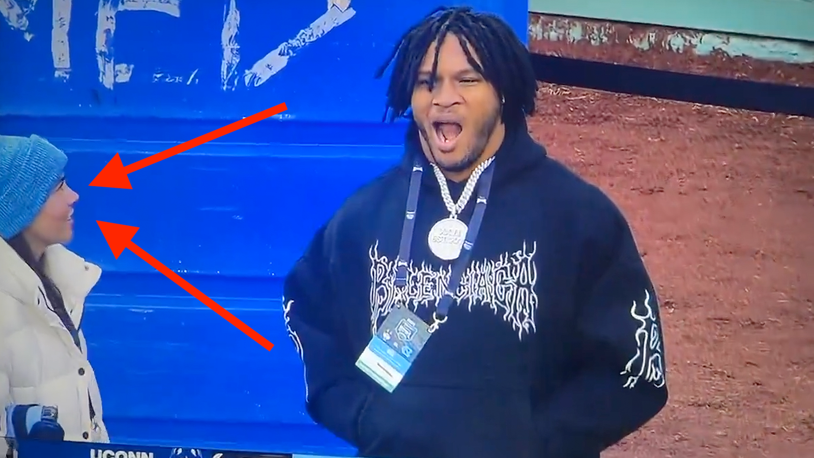 North Carolina Running Back's Girlfriend Caught Thirsting In 4K