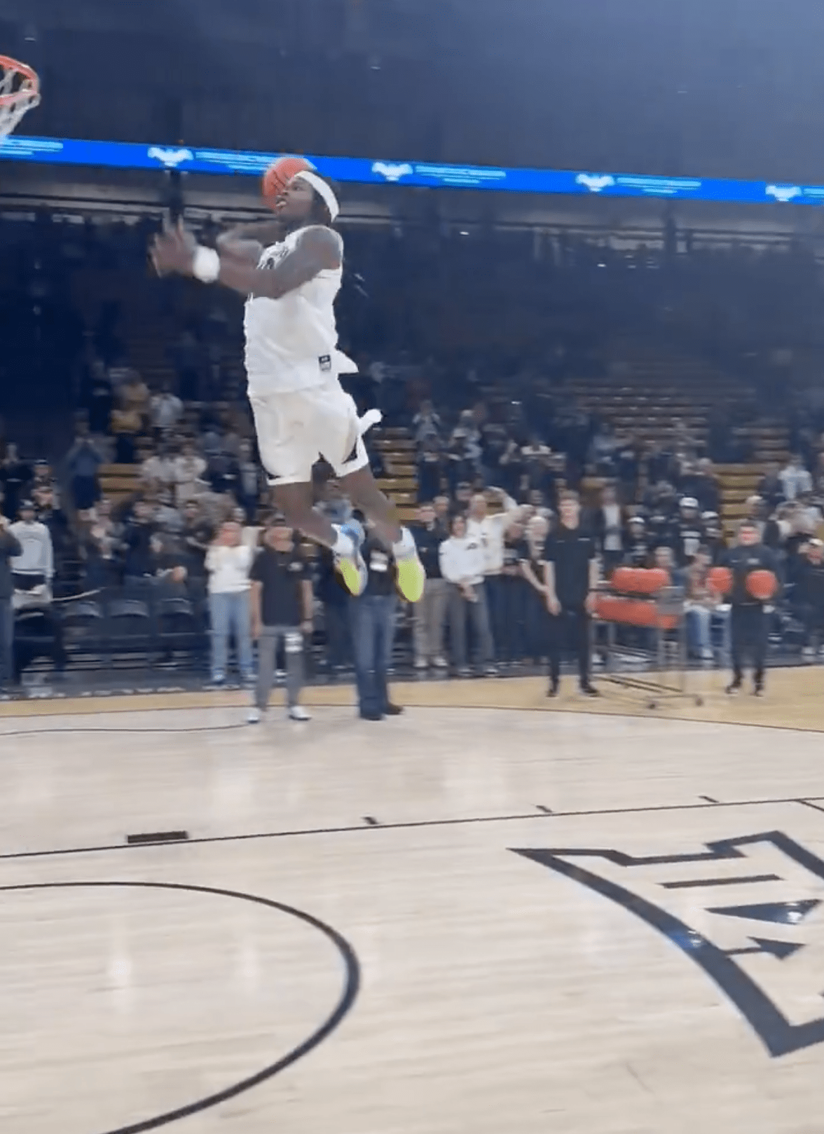 Travis Hunter Shows Off His Insane Bounce With Epic Dunk Show