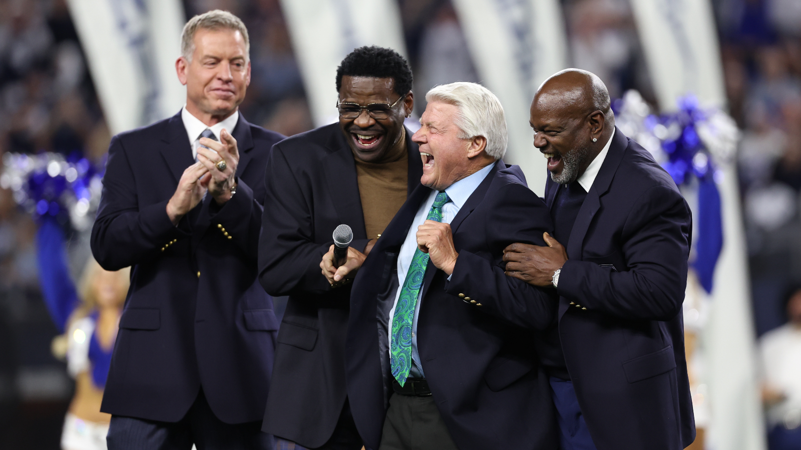 Dallas Cowboys Legends Are Turning On Jerry Jones One By One