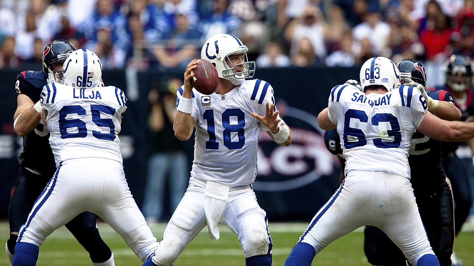Peyton Mannings Calls Out QBs For Buying O-Linemen Gifts