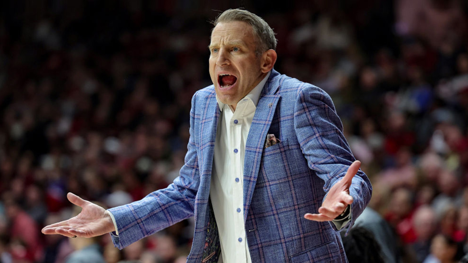 Alabama Coach Calls Timeout To Chew Out 5-Star At Center Court