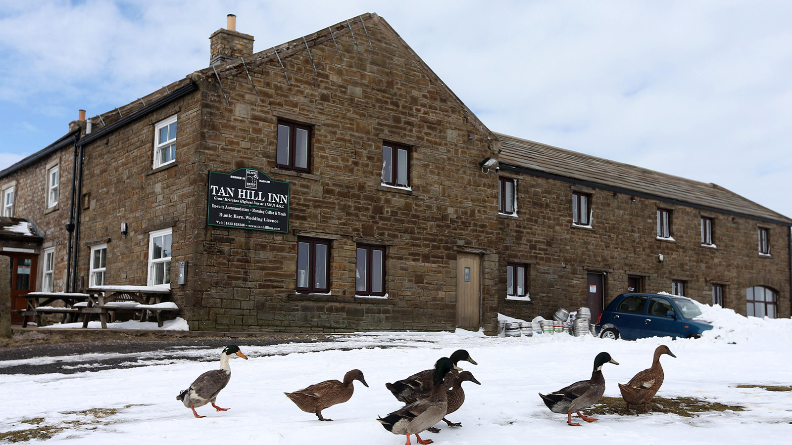 People Stuck In British Pub After Snowstorm Lived The Dream